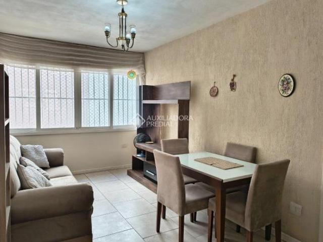 Apartamento com 3 quartos e banheiro auxiliar, totalmente mobiliado no bairro Santana