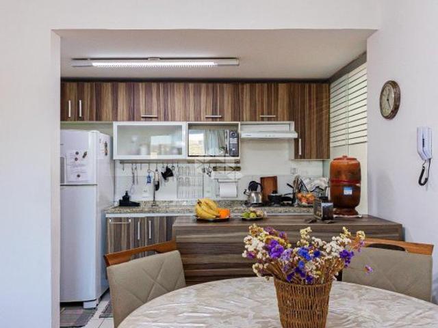 Apartamento com 3 quartos e garagem e venda no bairro Jardim Carvalho em Porto Alegre