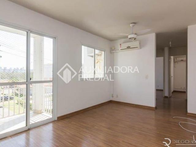 Apartamento com 3 quartos e uma suíte, sacada e vaga de garagem no bairro Humaitá