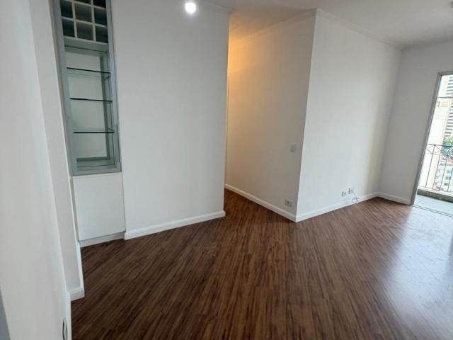 Apartamento com 3 Quartos e Varanda no Centro