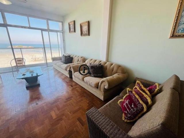 Apartamento com 3 quartos e vista para o mar