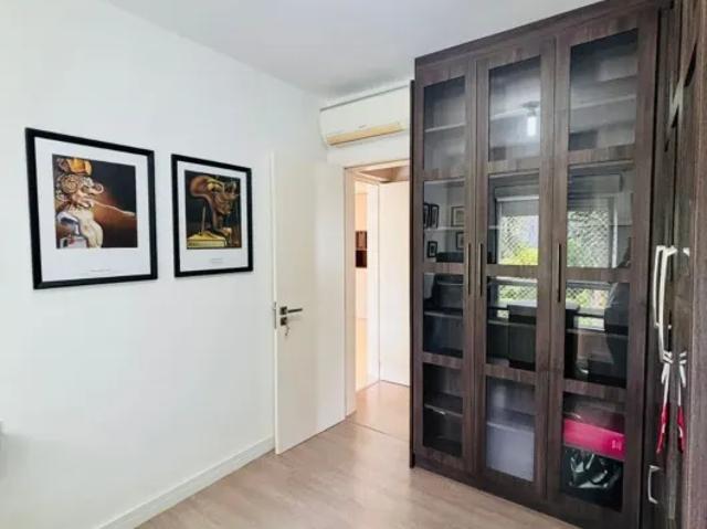 Apartamento com 3 quartos, infra e 2 vagas Menino Deus