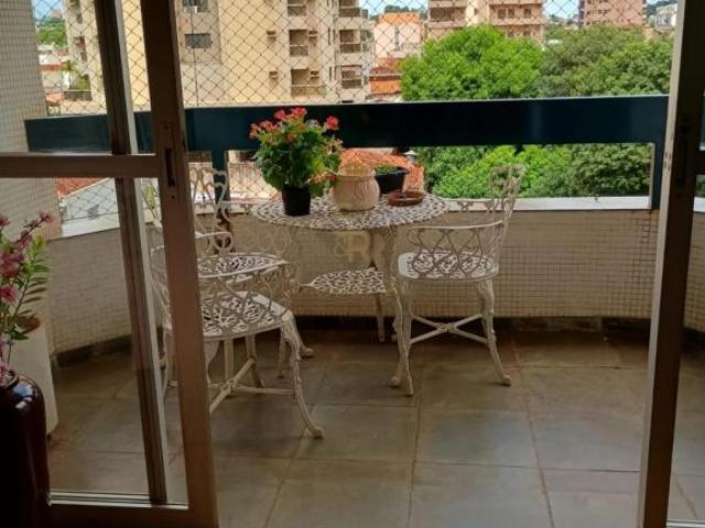 Apartamento com 3 Quartos Localizado no Centro