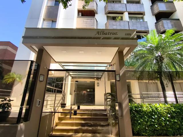 Apartamento com 3 quartos para alugar na Avenida Rio de Janeiro, 1367, Centro, Londrina