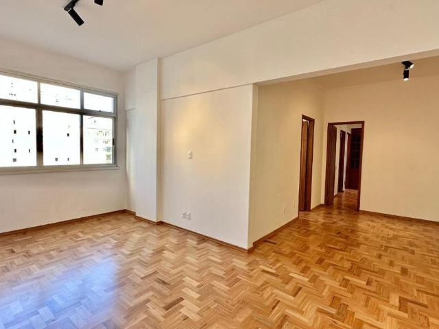 Apartamento com 3 quartos para alugar no bairro Centro, 124m²