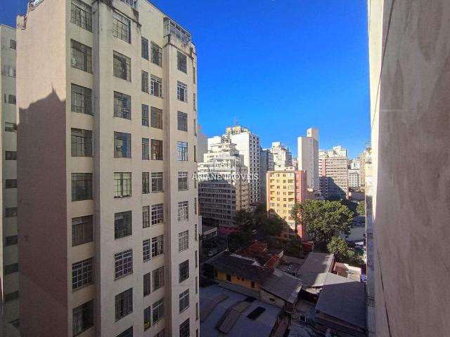 Apartamento com 3 quartos para alugar no bairro Centro, 80m²