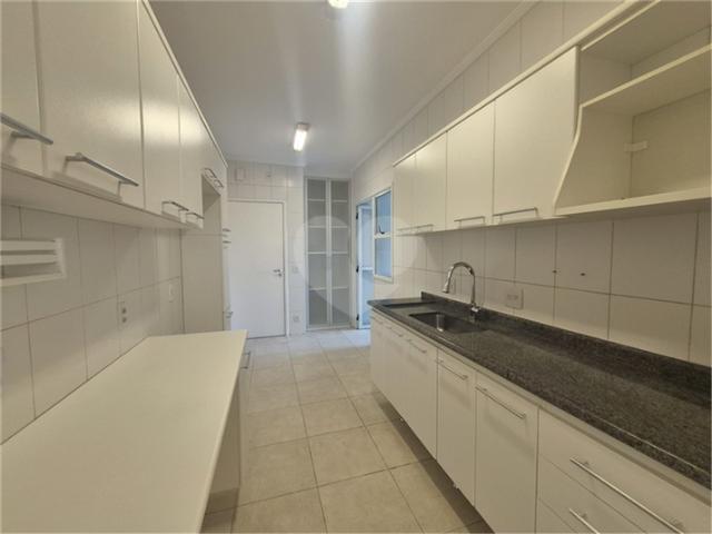Apartamento com 3 quartos para alugar em Alto de Pinheiros SP