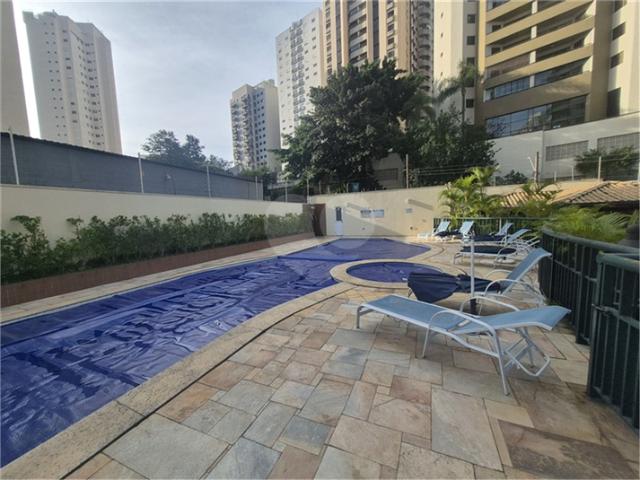 Apartamento com 3 quartos para alugar em Alto de Pinheiros SP