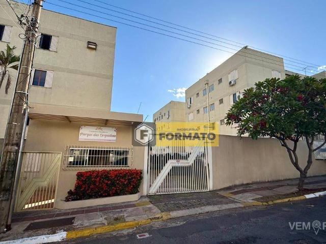 Apartamento com 3 Quartos para Alugar por R$ 1.400/mês