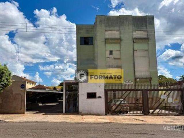 Apartamento com 3 Quartos para Alugar por R$ 1.500/mês