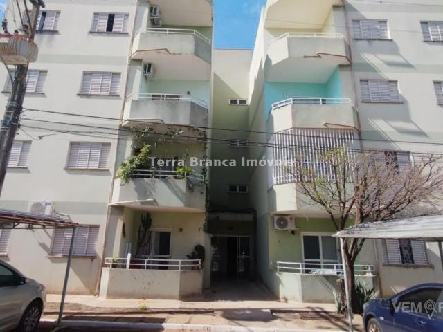 Apartamento com 3 Quartos para Alugar por R$ 1.500/mês