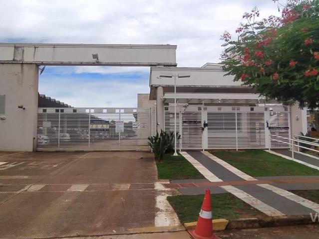Apartamento com 3 Quartos para Alugar por R$ 1.900/mês