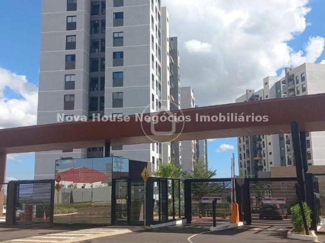 Apartamento com 3 Quartos para Alugar por R$ 2.600/mês