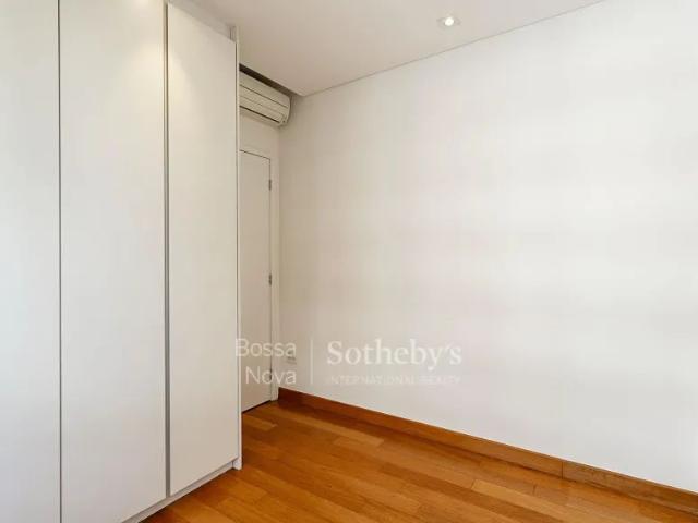 Apartamento com 3 Quartos para alugar, 157m² Itaim Bibi