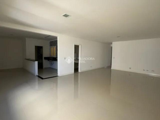 Apartamento com 3 Quartos para alugar, 167m² Baeta Neves