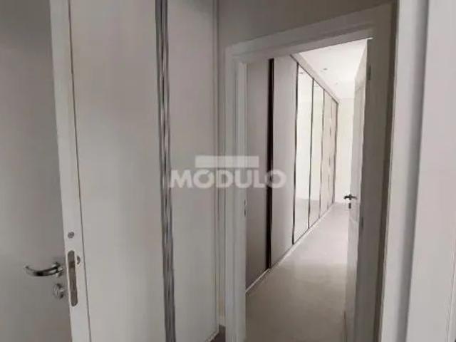 Apartamento com 3 Quartos para alugar, 180m² Jardim Colina