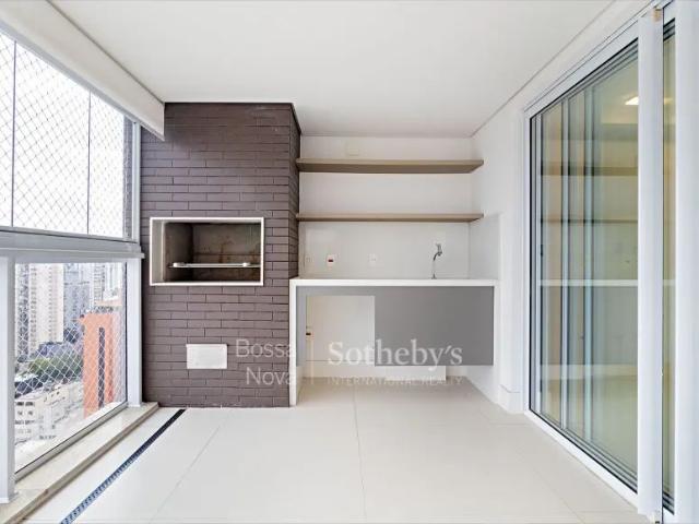 Apartamento com 3 Quartos para alugar, 189m² Moema