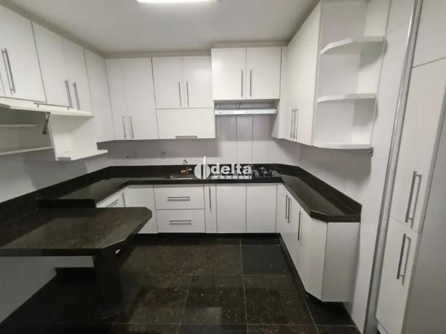 Apartamento com 3 Quartos para alugar, 100m² Santa Mônica