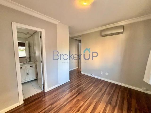 Apartamento com 3 Quartos para alugar, 113m² Petrópolis