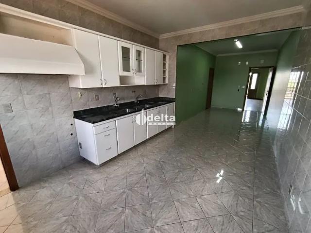 Apartamento com 3 Quartos para alugar, 127m² Fundinho