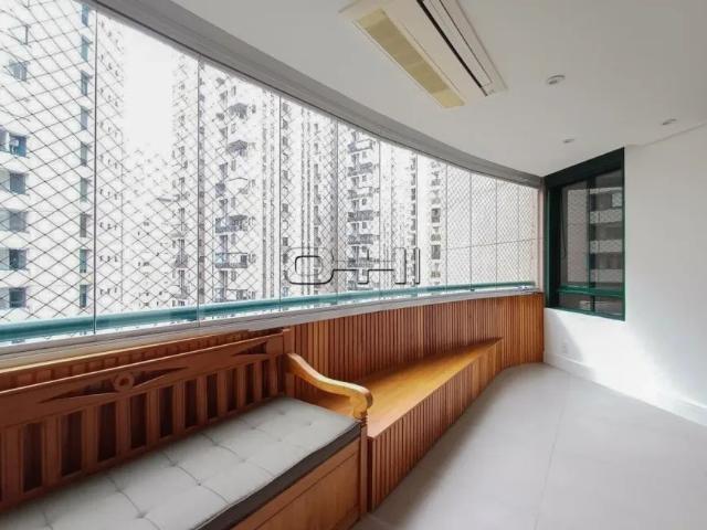 Apartamento com 3 Quartos para alugar, 125m² Moema
