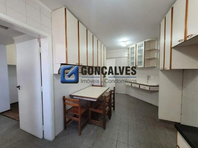 Apartamento com 3 Quartos para alugar, 126m² Centro