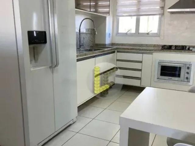 Apartamento com 3 Quartos para alugar, 128m² Centro