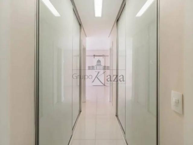 Apartamento com 3 Quartos para alugar, 130m² Itaim Bibi