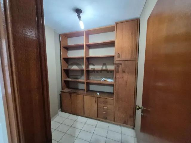 Apartamento com 3 Quartos para alugar, 244m² Centro