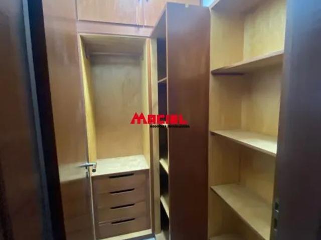 Apartamento com 3 Quartos para alugar, 239m² Centro