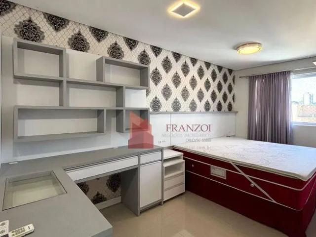 Apartamento com 3 Quartos para alugar, 87m² Centro