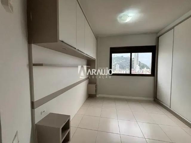 Apartamento com 3 Quartos para alugar, 80m² Centro