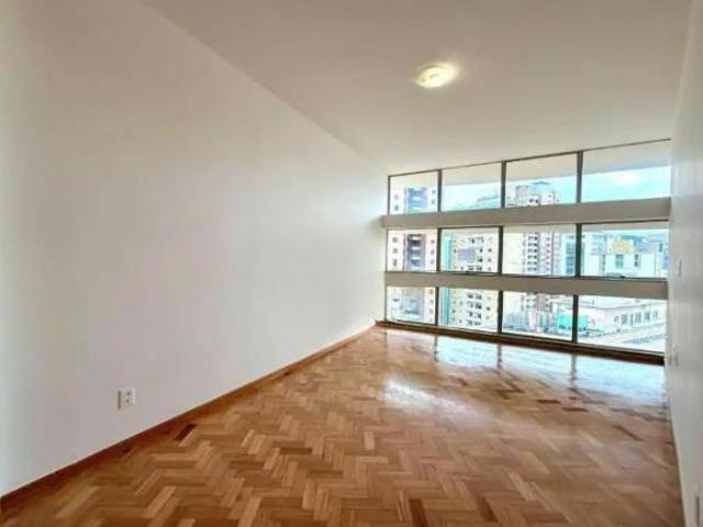 Apartamento com 3 quartos para locação na Praça da Liberdade