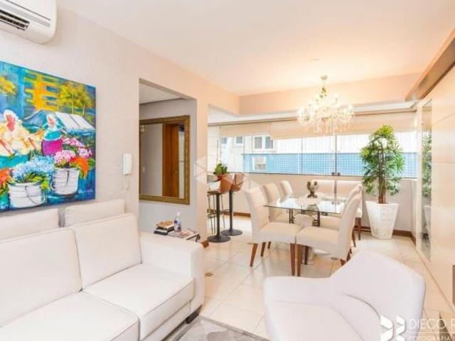 Apartamento com 3 quartos, suíte e closet, banheiro social e auxiliar