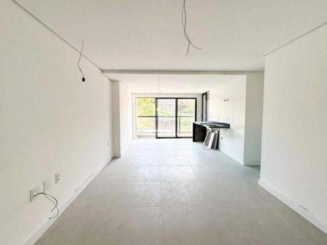 Apartamento com 3 quartos, suíte, varanda gourmet, elevador e garagem à venda, 93 m² por R$ 790.000