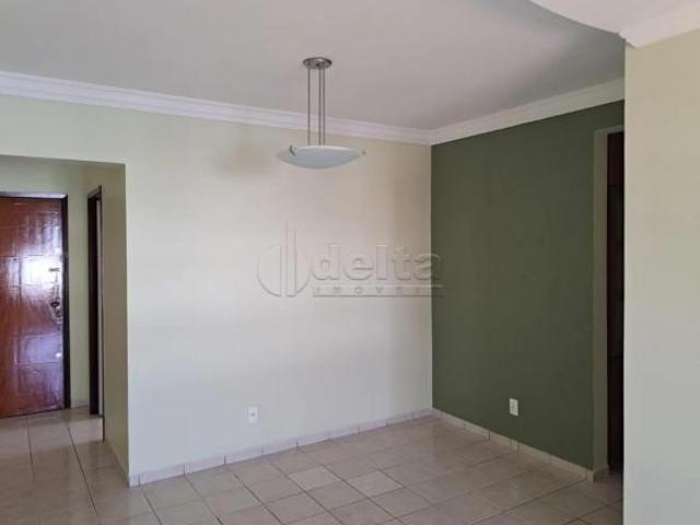 Apartamento com 3 quartos sendo 1 disponível para locação no bairro Umuarama em Uberlândia MG