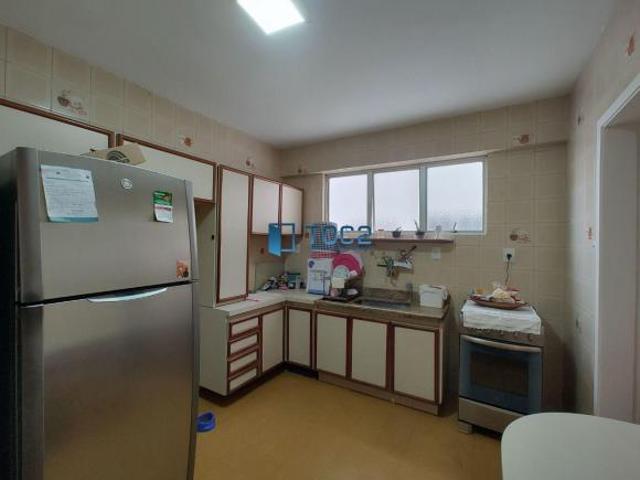 Apartamento com 3 quartos, sendo 1 suíte à venda, 135 m² por R$ 650