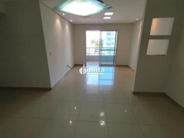 Apartamento com 3 quartos sendo 1 suíte, disponível venda no bairro Saraiva em Uberlândia MG