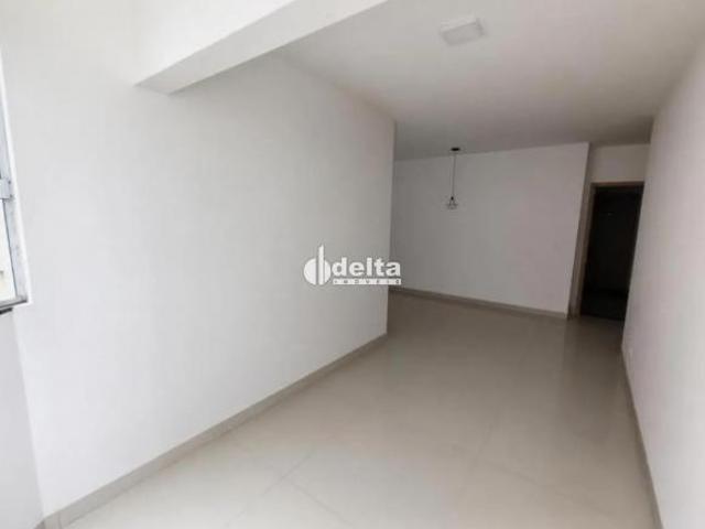 Apartamento com 3 quartos sendo 1 suíte disponível para locação e venda no bairro Tubalina em Uberlâ