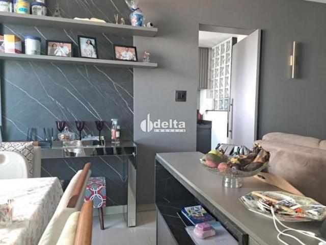 Apartamento com 3 quartos sendo 1 suíte disponível para locação e venda no bairro Santa Mônica em Ub