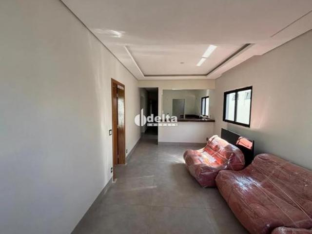 Apartamento com 3 quartos sendo 1 suíte disponível para locação e venda no bairro Santa Monica em Ub