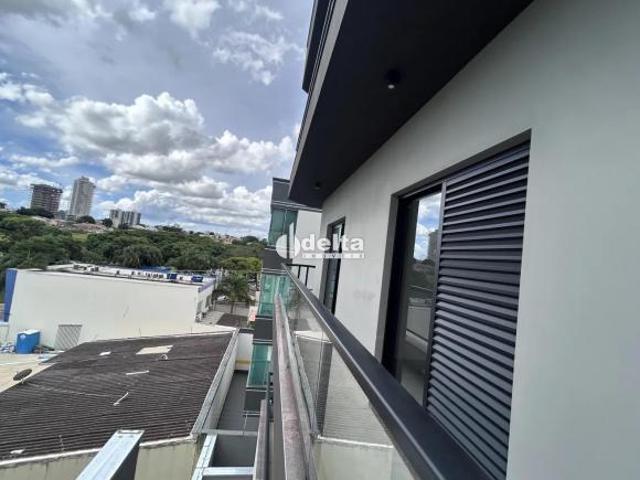 Apartamento com 3 quartos sendo 1 suíte disponível para locação e venda no bairro Santa Mônica em Ub