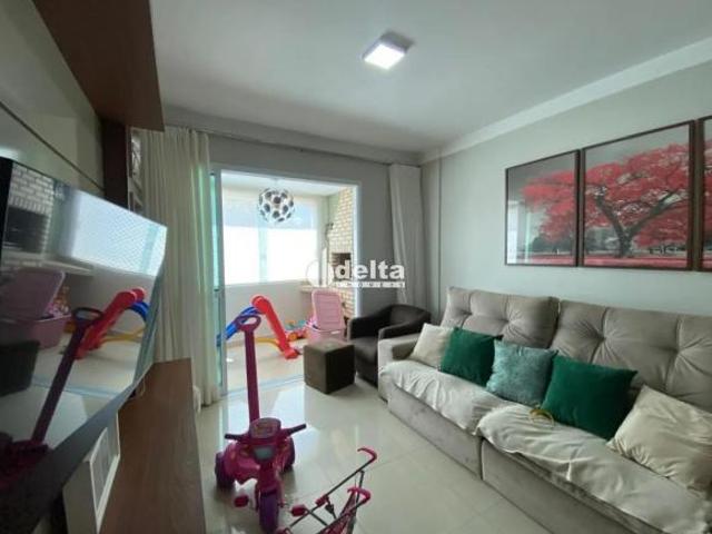 Apartamento com 3 quartos sendo 1 suíte disponível para locação no bairro Santa Mônica em Uberlândia