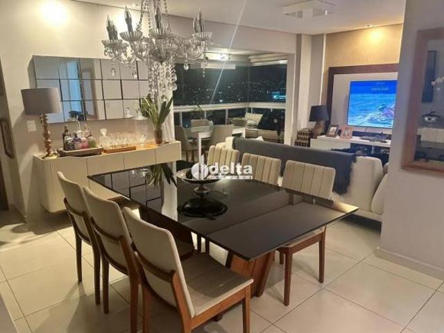 Apartamento com 3 quartos sendo 1 suíte, disponível para locação no bairro Tabajaras em Uberlândia