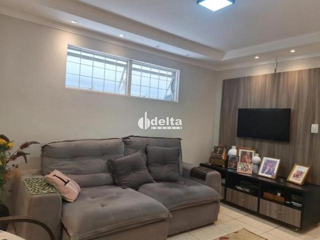 Apartamento com 3 quartos sendo 1 suíte disponível para venda no bairro Tabajaras em Uberlândia MG
