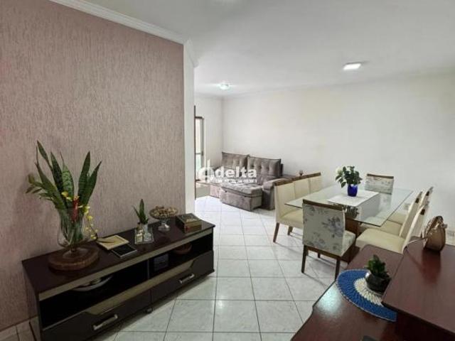 Apartamento com 3 quartos sendo 1 suíte disponível para venda no bairro Tabajaras em Uberlândia MG