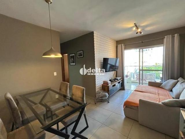 Apartamento com 3 quartos sendo 1 suíte disponível para venda no bairro Alto Umuarama em Uberlândia