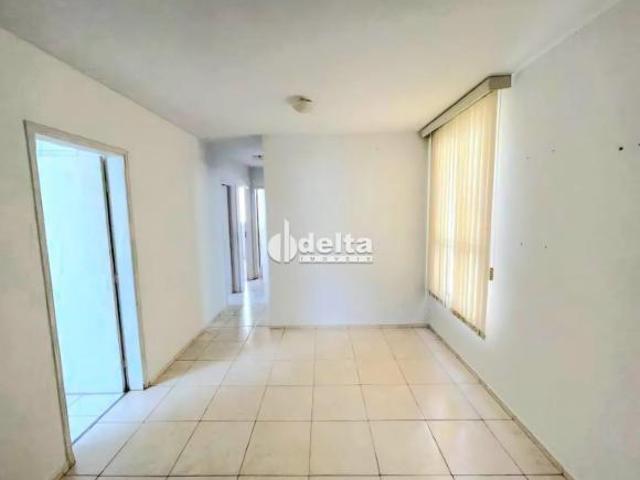 Apartamento com 3 quartos sendo 1 suíte disponível para venda no bairro Brasil em Uberlândia MG