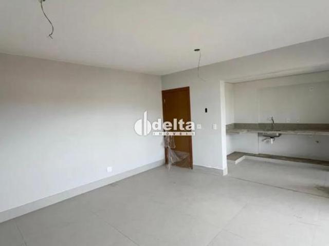 Apartamento com 3 quartos sendo 1 suíte, disponível para venda no bairro Copacabana em Uberlândia MG