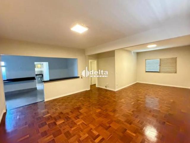 Apartamento com 3 quartos sendo 1 suíte disponível para venda no bairro Martins em Uberlândia MG
